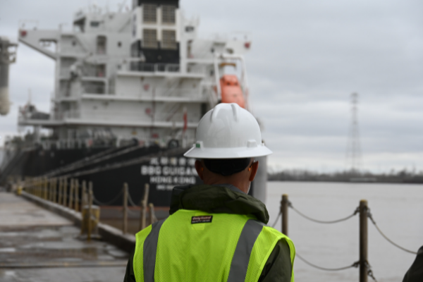 Illinois Soybean Board Visits Cargill Export Facility | Illinois ...